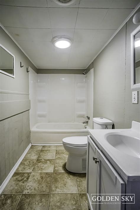 Request A Viewing For 2321 North Macedonia Avenue Tenant Turner