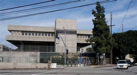 Broken Buses Keep Los Angeles County Jail Inmates From Court And Doctor