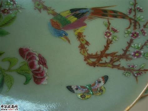 清嘉道 豆青地粉彩花鸟纹碟2只 藏家展厅 收藏资讯 艺术家 书画家 书画名人 书法家 中华收藏网