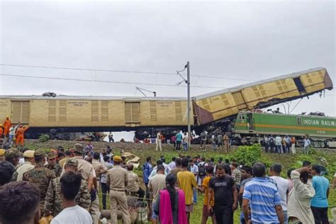 Train Accident Train Accident In Bengal 15 Dead 60 Injured As Goods