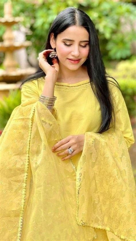 Pin By Afiarashid On Afia Pakistani Girl Girl Fashion