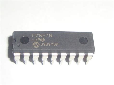 Circuito Integrado Microcontrolador PIC16f716 I P DIP18 Microchip