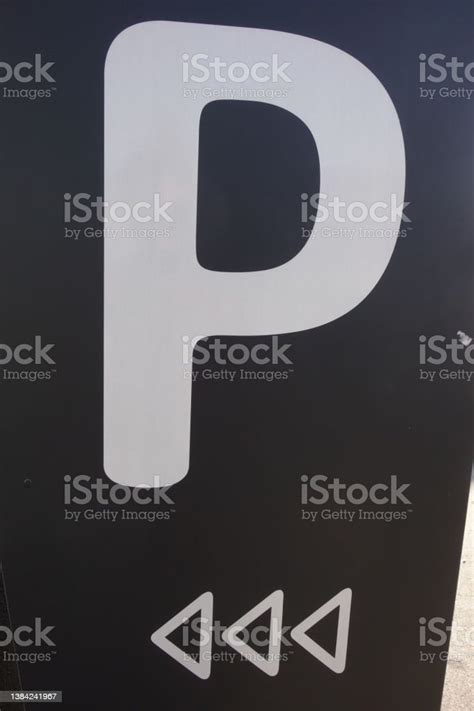 흰색 P 문자와 주차 표지판 0명에 대한 스톡 사진 및 기타 이미지 0명 거리 고정됨 Istock