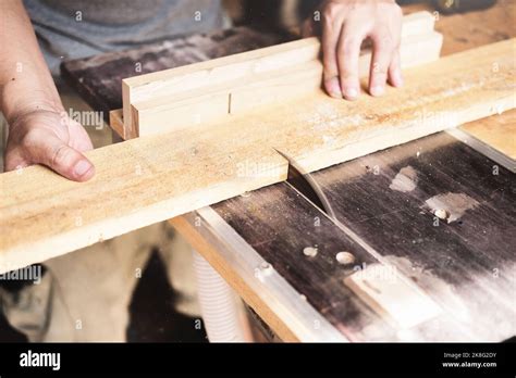 Woodworking Operators Are Using Plank Cutting Machines To Assemble And