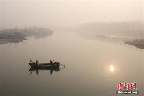 我国中东部遭雾霾侵袭 多地空气质量为重度污染 组图 图片中国中国网