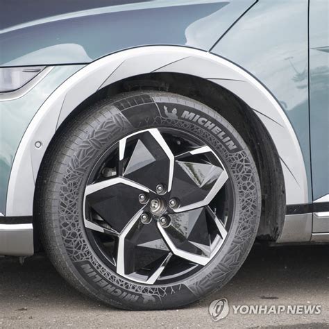 미쉐린 타이어 독일 오토모티브 이노베이션 어워드 2023 수상 연합뉴스
