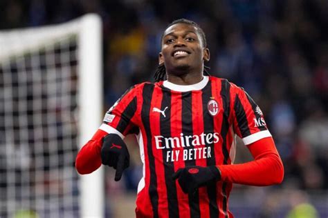 Social Milan Rafael Leao In Versione Papà Si Gode I Suoi Gemelli Il