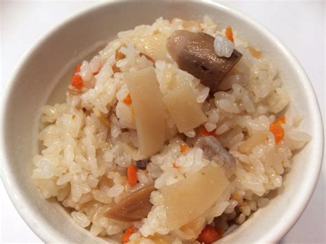 【絶品】ヤマモリの松茸釜めしは具が山盛り！ Fubofubo