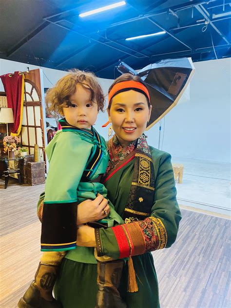 Дуучин Б Анар