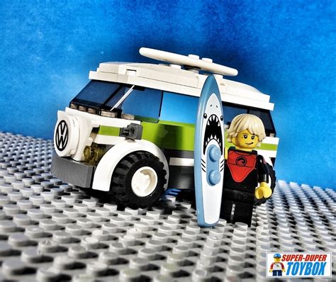 Super DuperToyBox Lego Series 17 Surfer And Veterinarian Minifigs