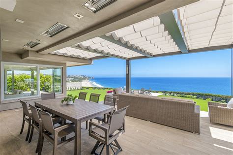 Orange County Contemporary Home Boasts Endless Ocean Views