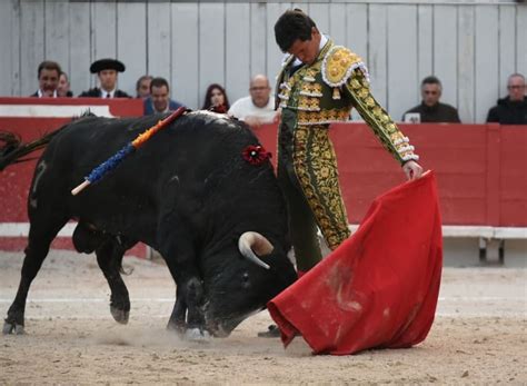 Feria Darles Castella Et Luque Par La Grande Porte