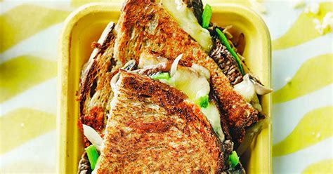 스테이크 Vs 피자 샌드위치