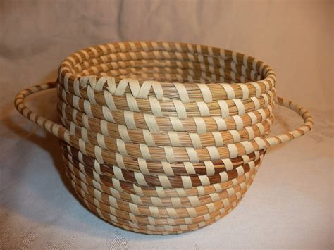 Vintage Charleston Sweetgrass Basket With Attached Lid Hand Made