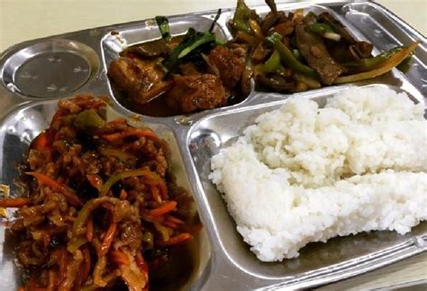 小公司食堂提供的6元工作餐，看一看每天吃的菜，你覺得可便宜？ 每日頭條