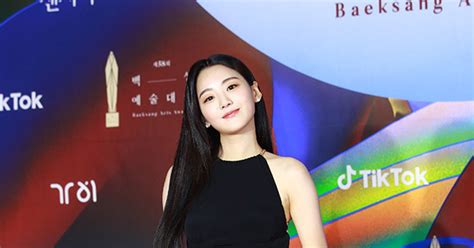 조이현 백상에서 선보인 매혹적인 절개 블랙드레스 포토엔hd