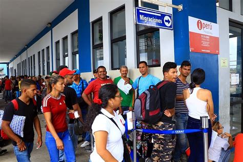 Miles de venezolanos piden refugio en Perú tras exigencia de pasaporte y visa Turiweb