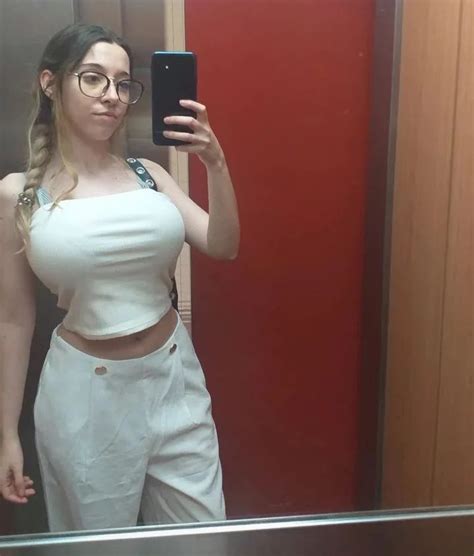 Safira Yakkuza Bio Wiki Age Height Career Net Worth 2024