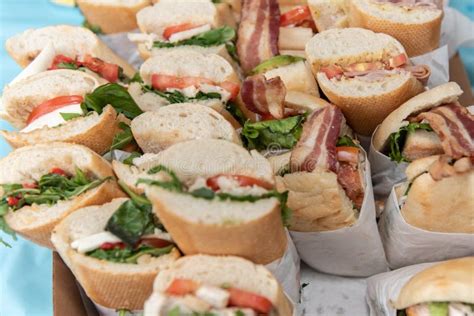 Comida De Festa Embalada E Pronta Para Comer Imagem De Stock Imagem