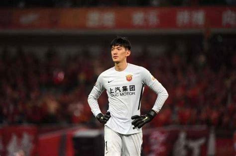 颜骏凌：小时候家境一般送不起礼，凭实力踢球！根宝基地风气很正徐根宝
