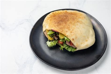 Premium Photo Delicious Pita With Meat And Cheese