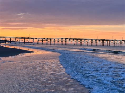 Premium Photo Sunrise Over Ocean Crest Fishing Pier Oak Island Nc