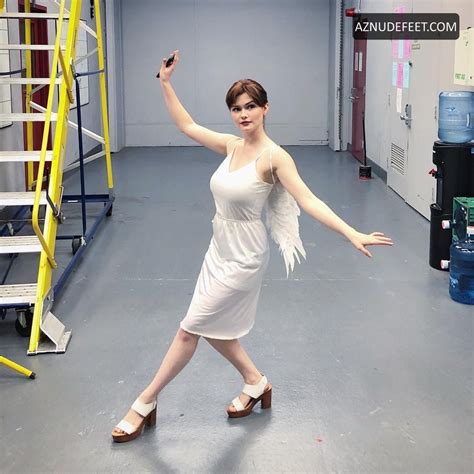 Avalon Warren Feet Aznudefeet