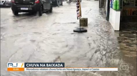 Vídeo Chuva forte cai na Baixada Fluminense prejudica o trânsito e