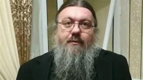 Küçük çocukla Yatakta Görüntülenen Rus Rahip Ukraynayı Suçladı