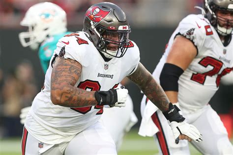 Breaking Bucs Ol Carted Off Vs Titans
