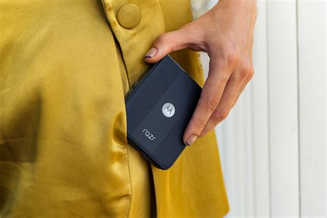 Motorola Patents Rollable Phone With Multiple Fingerprint Sensors