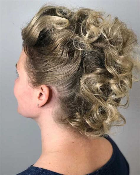 31 Stunning Updos For Curly Hair Thatll Rule In 2021 Hqadviser Artofit
