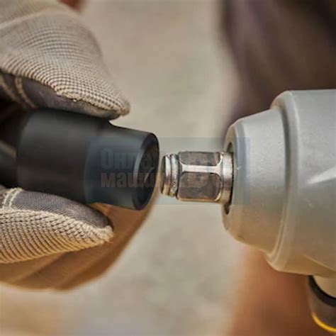 Акумулаторен ударен гайковерт Stanley FatMax® SFMCF920B-XJ • Ценa