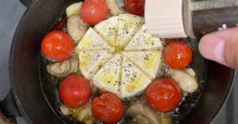 【簡単キャンプ飯】華やかな「丸ごとカマンベールチーズのアヒージョ」はキャンプおつまみの主役になる！ 熱々とろっとろでバカうまい！ ロケット