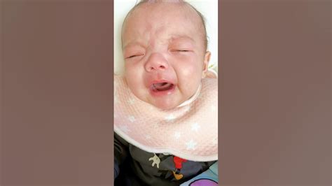 울다가 엄마가 카메로 찍으니 뚝 그치는 아기 👶🏻 Youtube