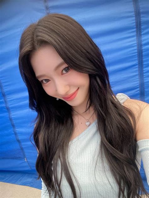 Rocket Punch Community Posts 오늘 날씨가 좋아서그런지 복숭아가 먹고싶군녀🍑 우리 켓치 즐거운 주말