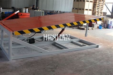 Warehouse Logistics Bay Loading Dock Leveler 6 Ton 8 Ton Truck Dock Leveler