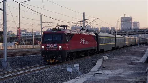 Hxd3d 005525t 牽引z14次廣州站 瀋陽北站通過廣州白雲站hxd3c 072125g 牽引k191次成都西站 廣州站