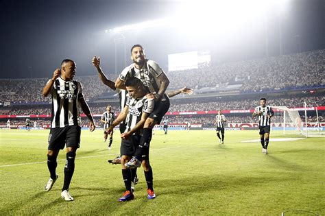 Marlon Freitas Comemora Classificação Do Botafogo Sobre São Paulo Na