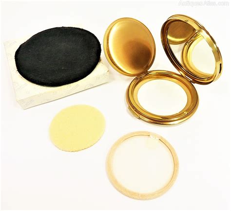 Antiques Atlas Vintage Stratton Initial Powder Compact As395a2483