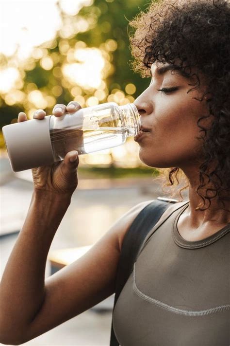CURIOSIDADE Quantos Litros de Água Você Realmente Deve Beber por Dia
