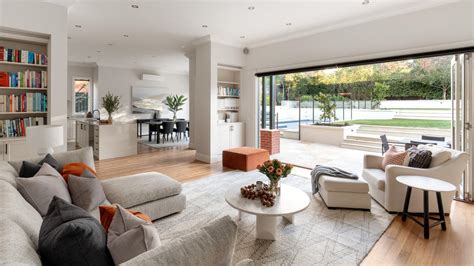 Glen Iris Knighted Beer Baron Peter Sinclair And Wife Rachael List