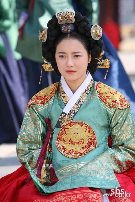 เพื่อนๆ คงจะได้ดูซีรี่เรื่องนี้ ตอนแรกๆๆ ก็สนุก พอหลังๆ ก็เริ่มเครียดแต่ก็ติดตามตลอดเลยใครชอบ