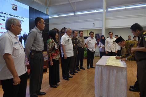 Gubernur Saksikan Penandatangan Perjanjian Kerjasama Apip Dan Aph