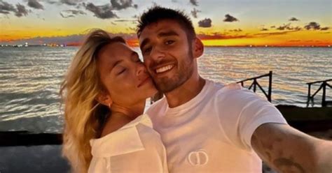 Las Increíbles Fotos Hot De La Novia Del Toto Salvio En Las Playas De