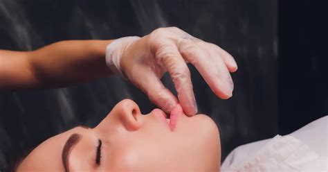 Buccal Sculpting Facial Massage By Brows And Lips