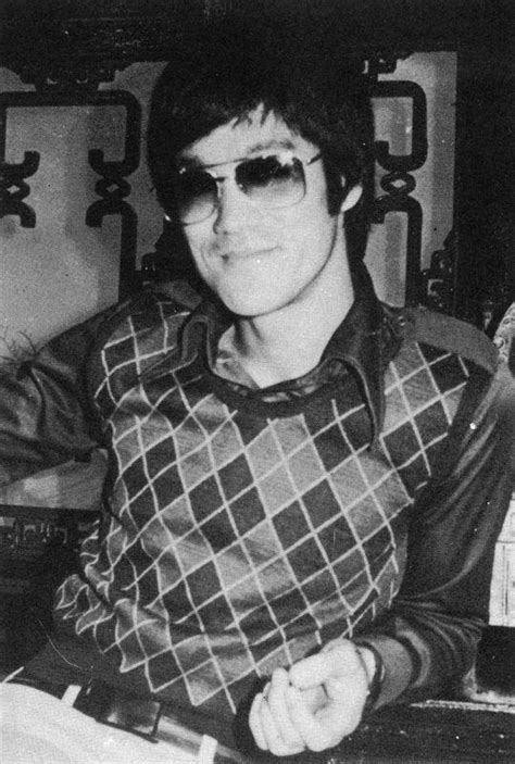 李小龍1972年 探班邵氏三級片《愛奴》罕見合照 每日頭條