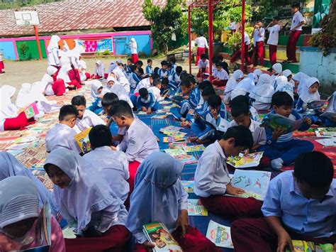 Dinas Perpustakaan Dan Kearsipan Gelar Lapak Baca Di SDN 10 Padang
