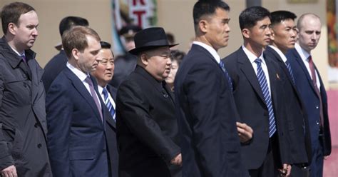 블라디보스토크 역 도착한 김정은 위원장