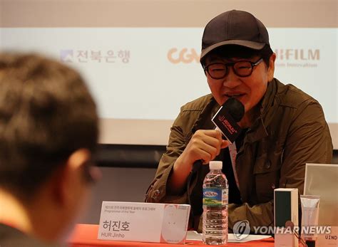 활짝 웃는 허진호 감독 연합뉴스